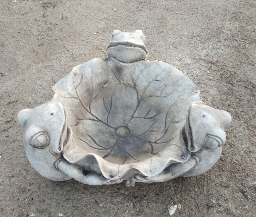 3 Frog Dish